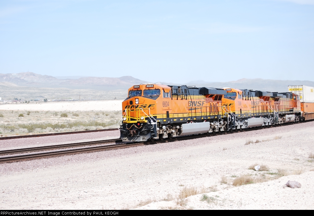BNSF 6604/BNSF 7808/BNSF 5007 roll west with a Z train towards LA, Ca.